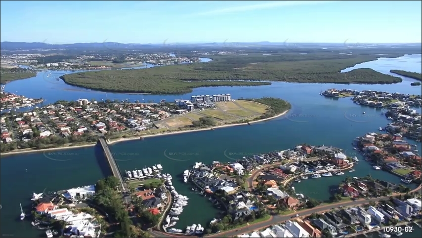 Aerial Video of Sovereign Island - Paradise Point QLD Aerial Photography